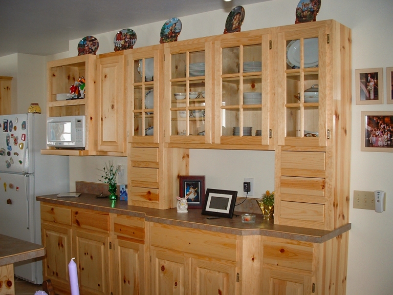 Knotty Pine Cabinets Coordinate Well With Pine Floors